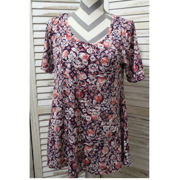 LuLaRoe | Tops | Lularoe Tunic Top 672 | Poshmark